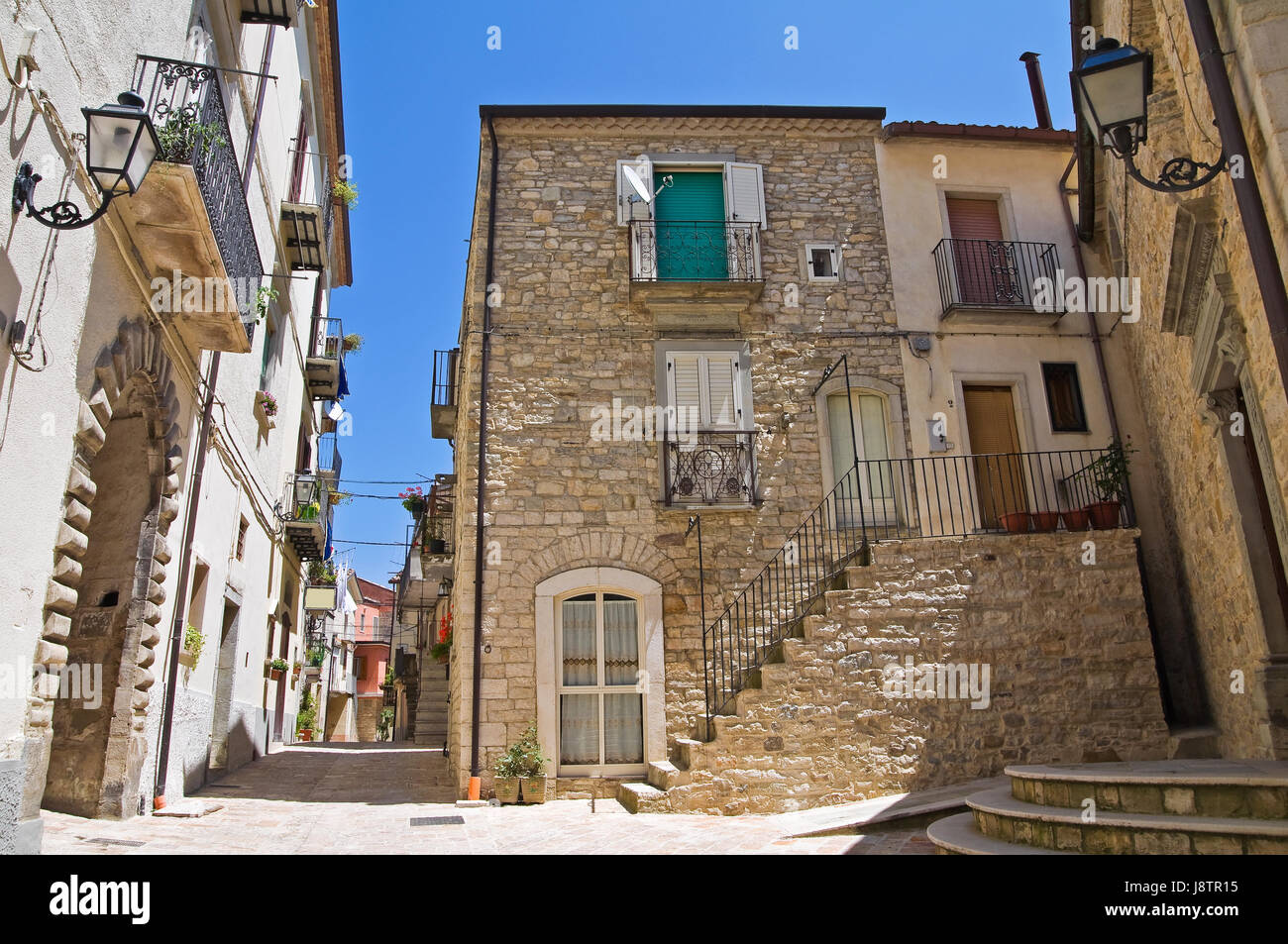 Alleyway. Roseto Valfortore. Puglia. Italy Stock Photo - Alamy