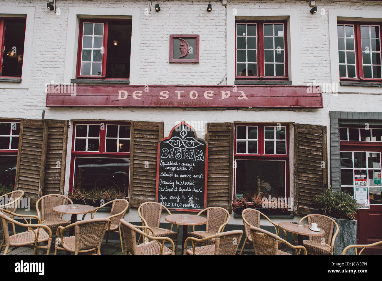 The outside patio of De Stoepa Flemish restaurant in Bruges (Brygge ...