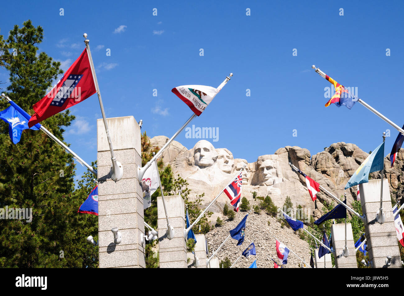 Mount Rushmore National Memorial and Avenue of Flags, Keystone, Black ...