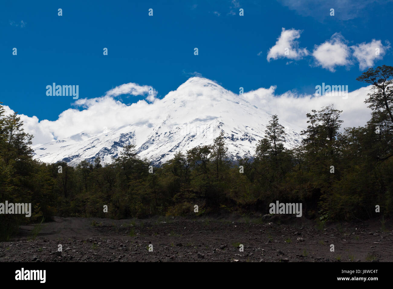 Chile vulcan volcano summit hi-res stock photography and images - Alamy