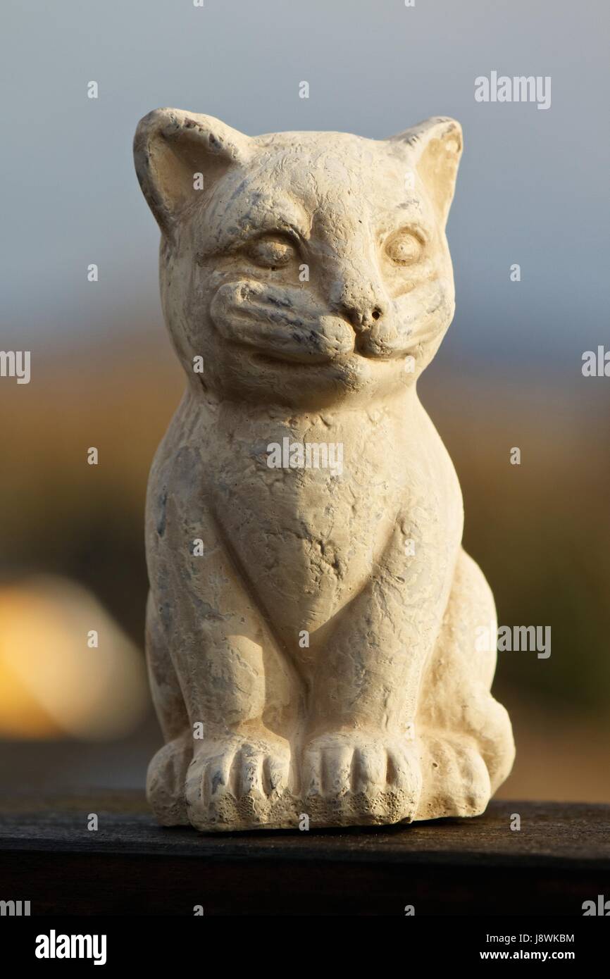 Ceramic cat hi-res stock photography and images - Alamy