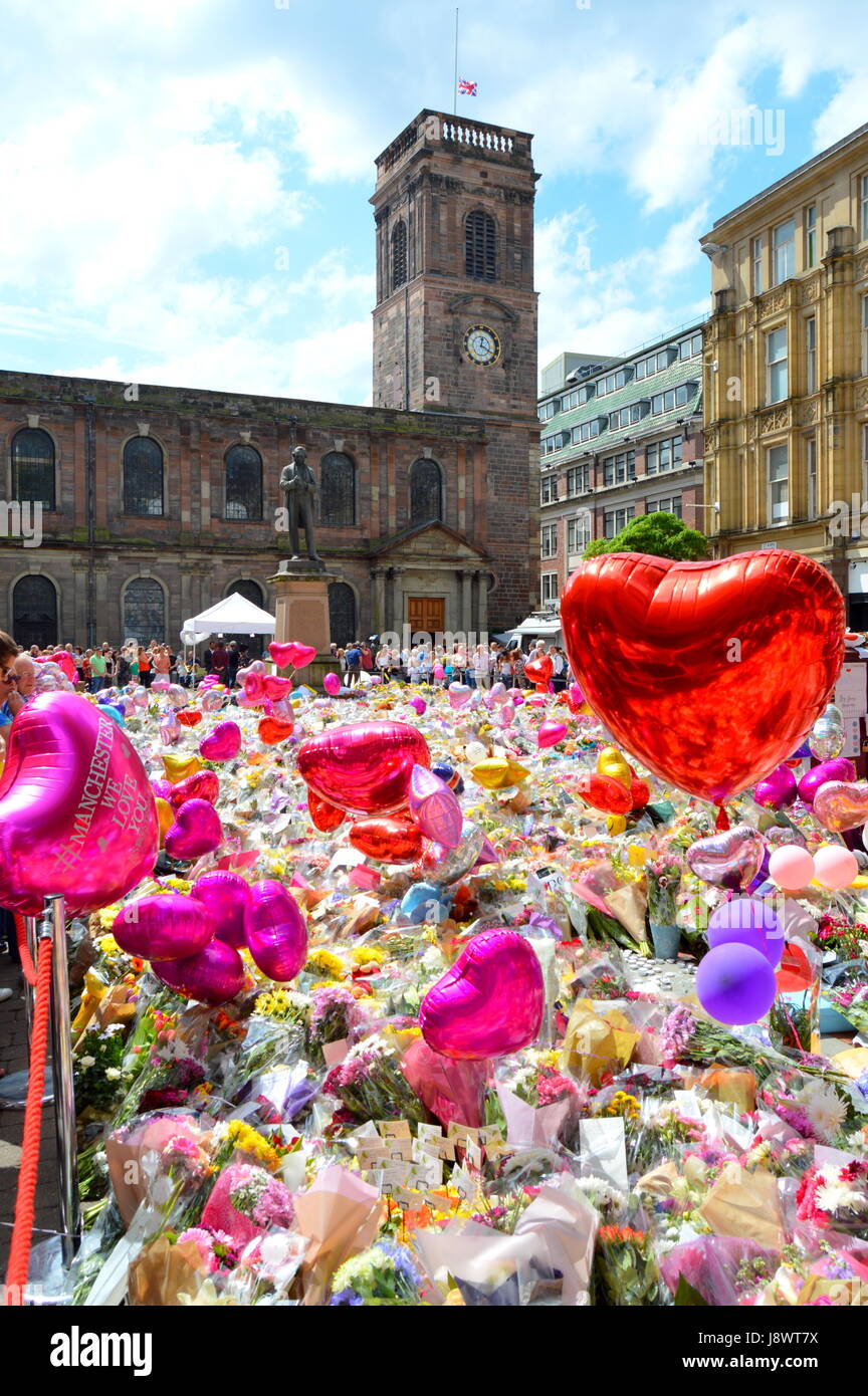 Manchester St Annes Square Tributes Stock Photo - Alamy