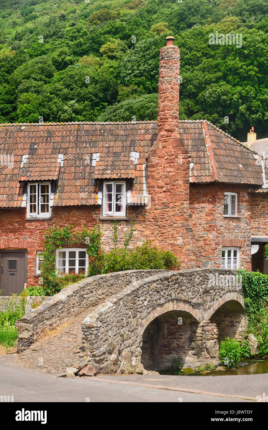 England medieval stone bridge hi-res stock photography and images - Alamy