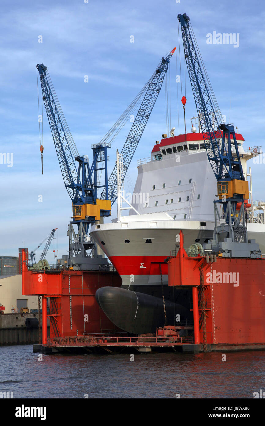 Cargo ship in floating dock hi-res stock photography and images - Alamy