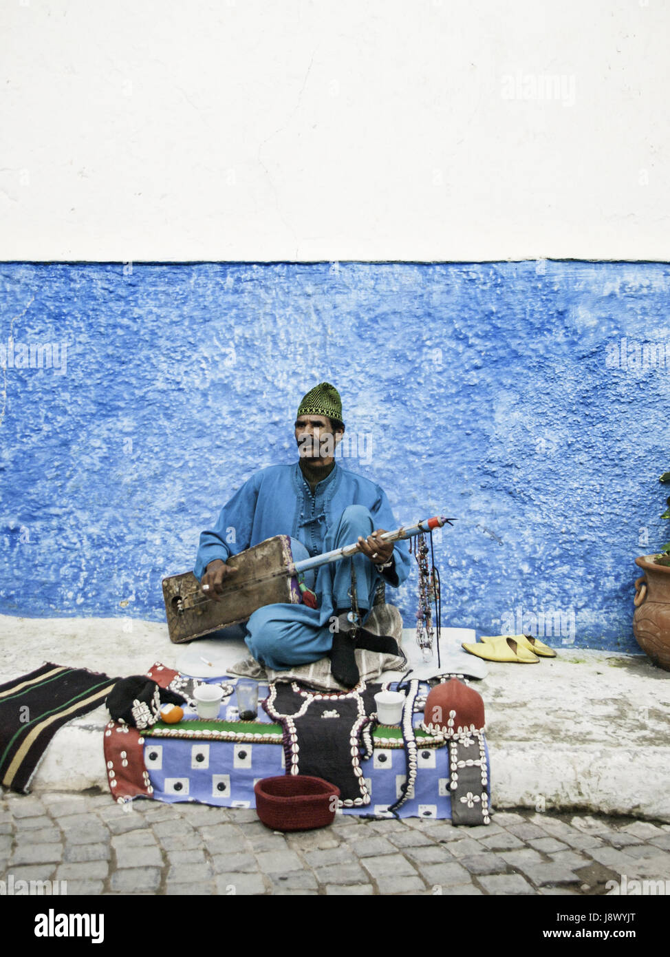 Moroccan musical instruments hi-res stock photography and images - Alamy