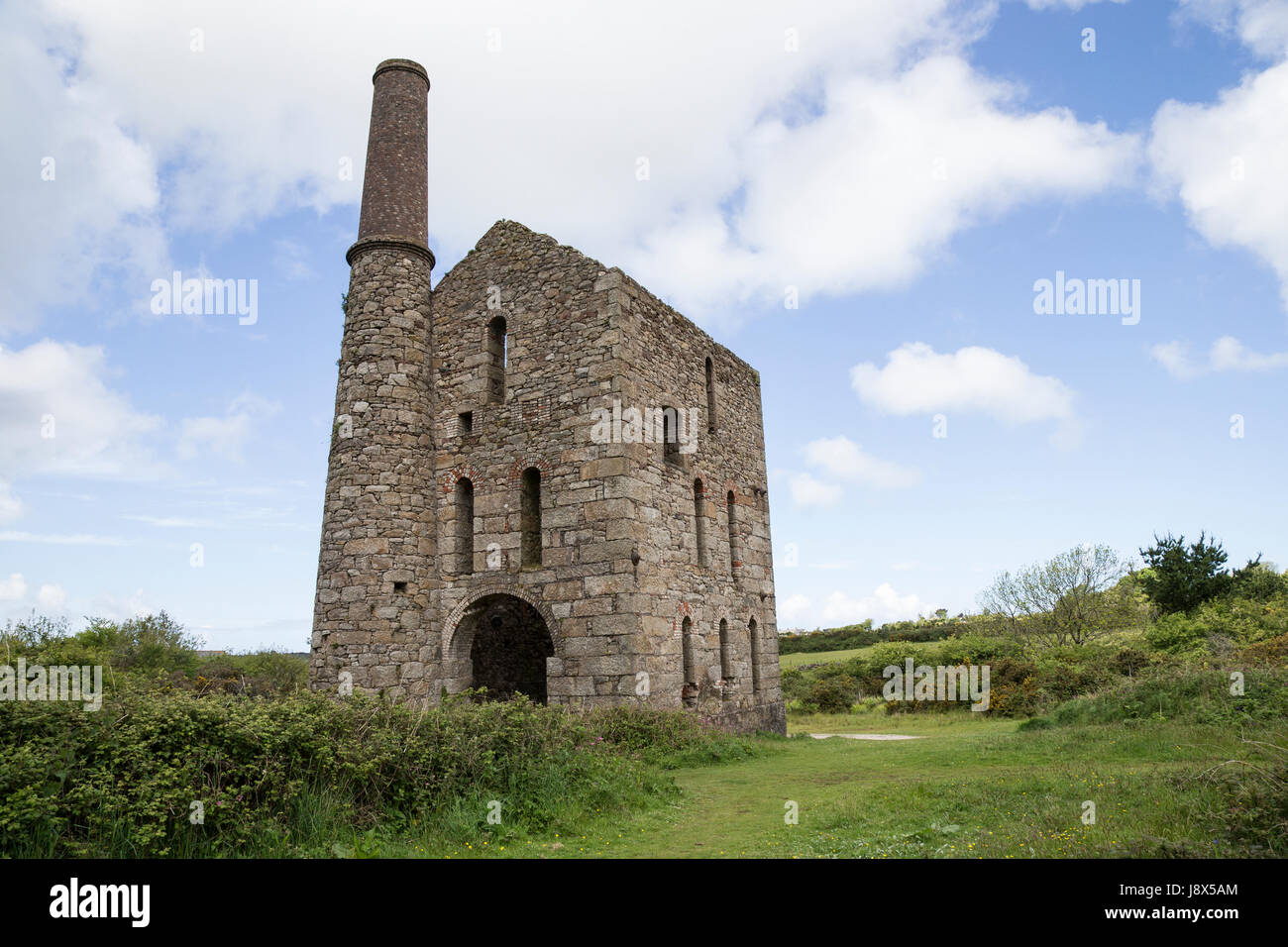 Cornish Tin mine pumping engine house Stock Photo - Alamy