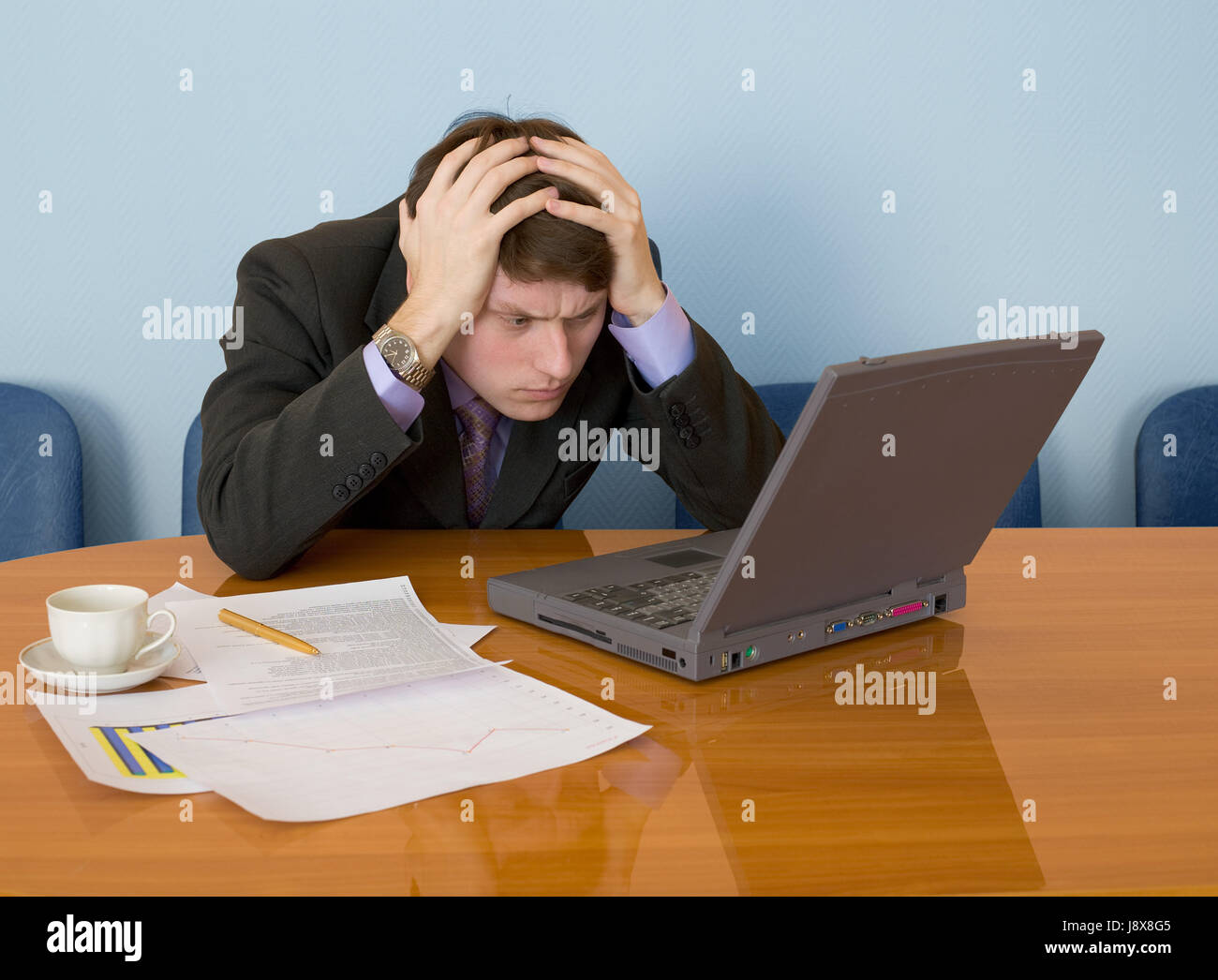 Depressing office desk hi-res stock photography and images - Alamy
