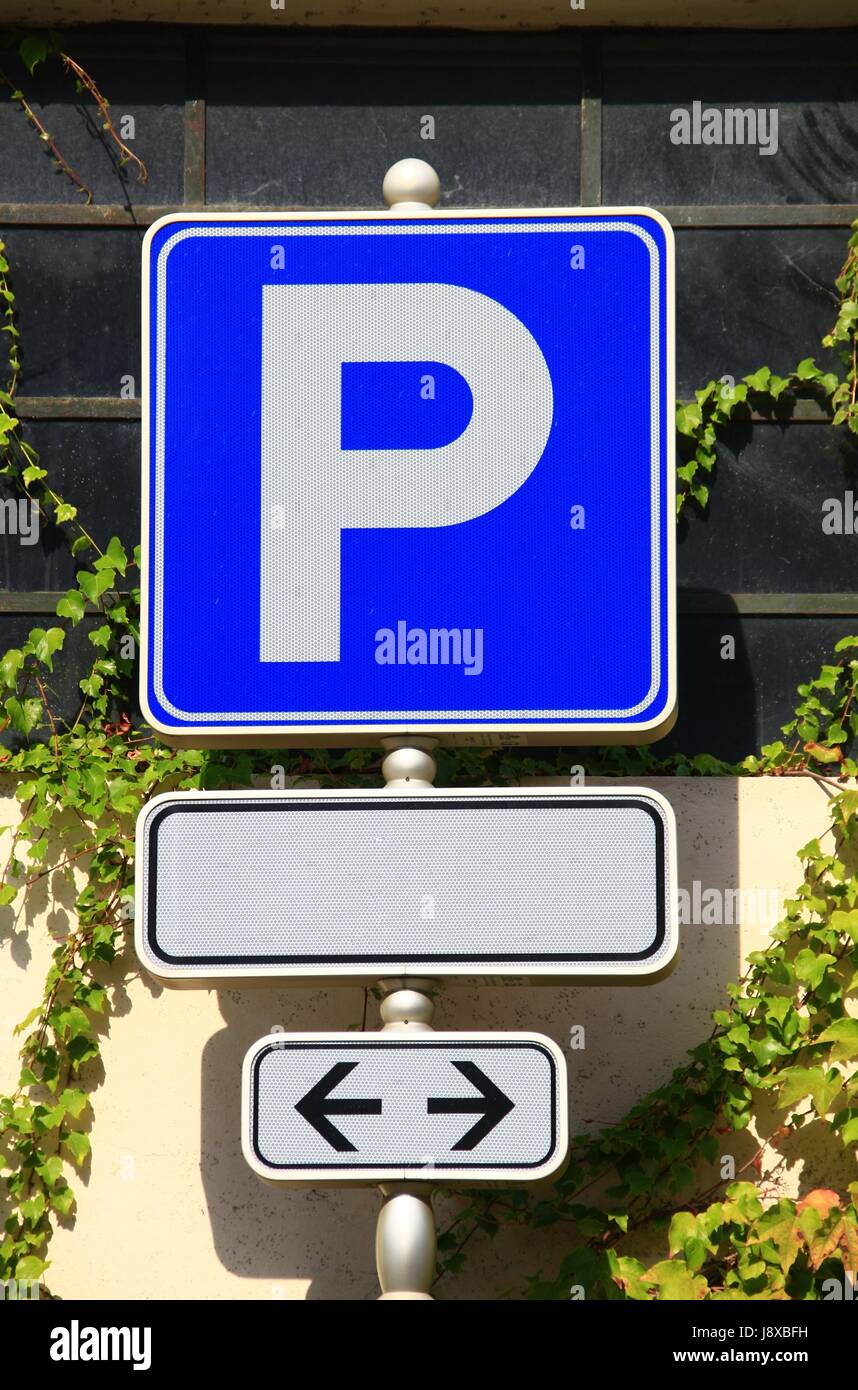 parking sign with empty text box Stock Photo - Alamy