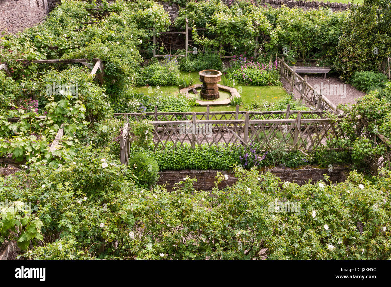 Medieval court hi-res stock photography and images - Alamy