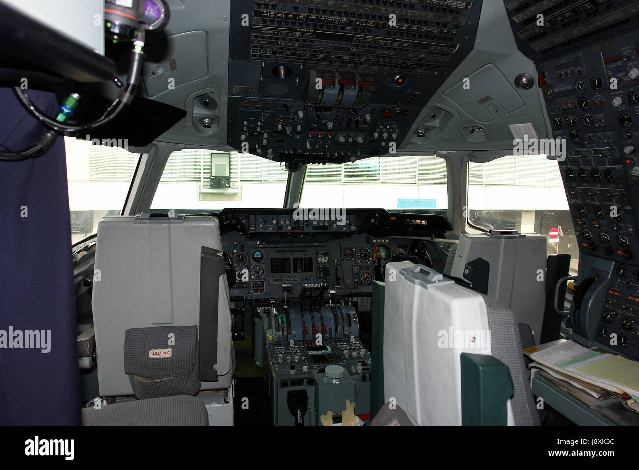 Boeing 747 jumbo KLM airplane cockpit Stock Photo - Alamy