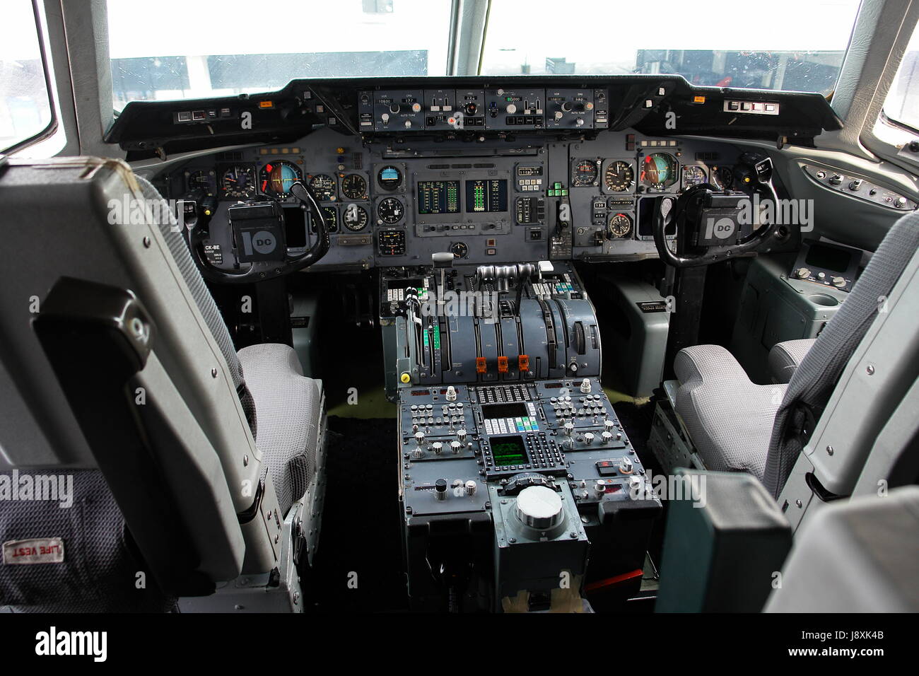 Boeing 747 jumbo KLM airplane cockpit Stock Photo - Alamy