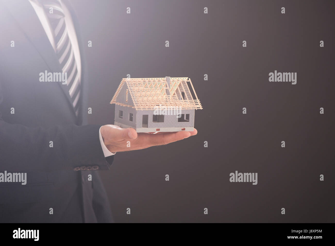 hand house agent Stock Photo - Alamy