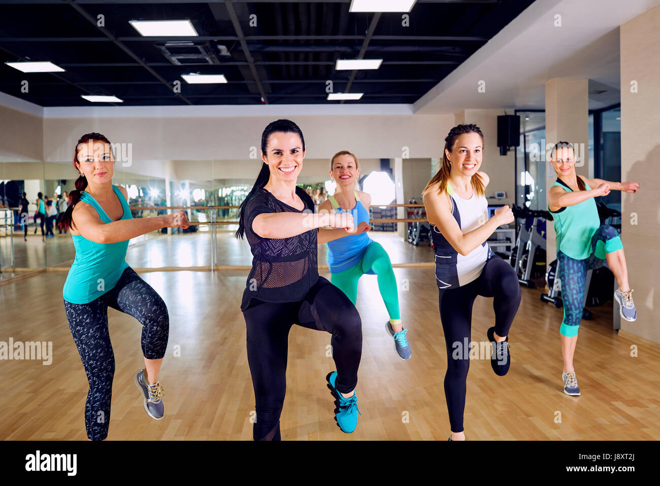 Girls in gym hi-res stock photography and images - Alamy