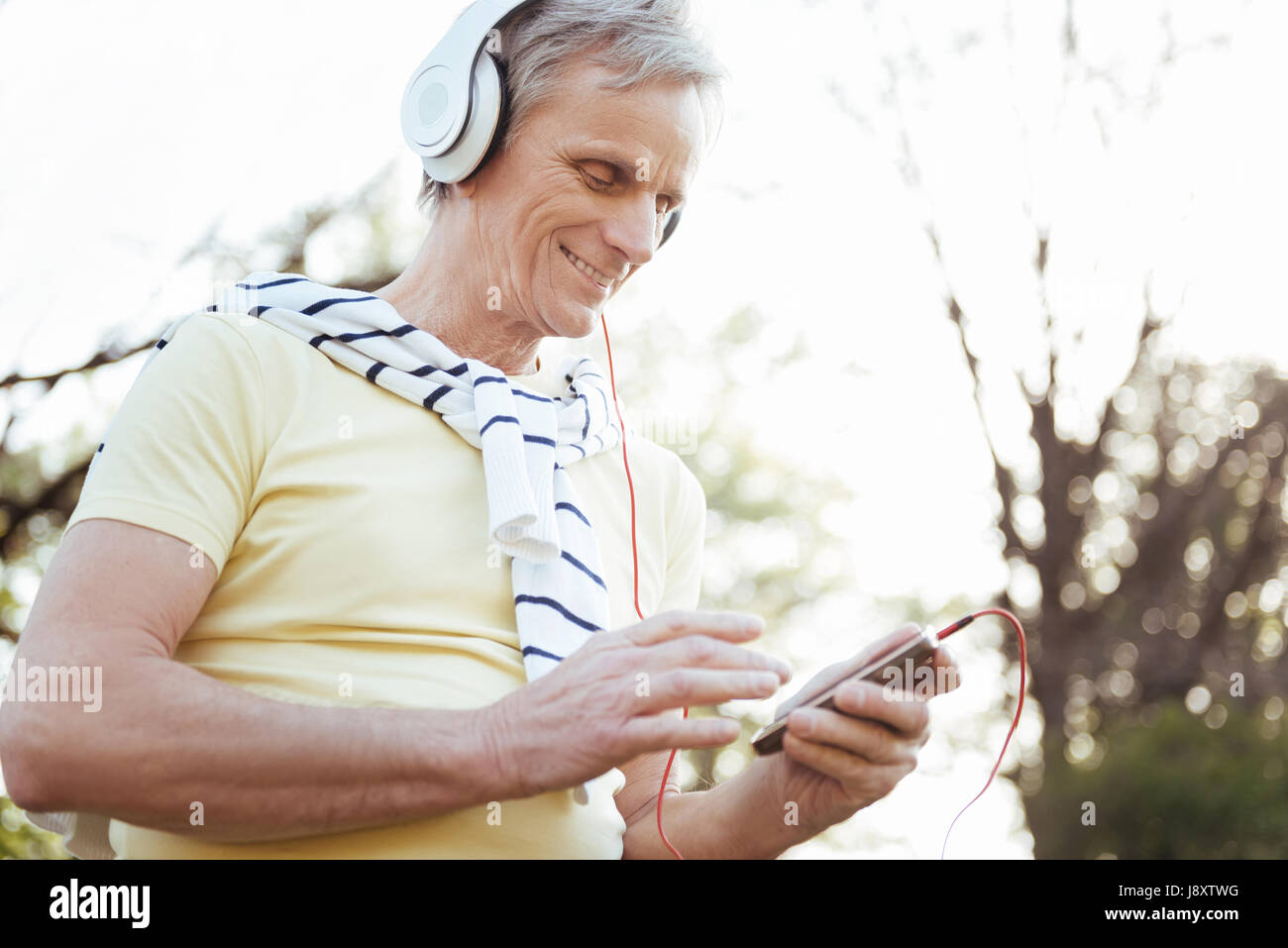 Old man gadgets elderly hi-res stock photography and images - Alamy
