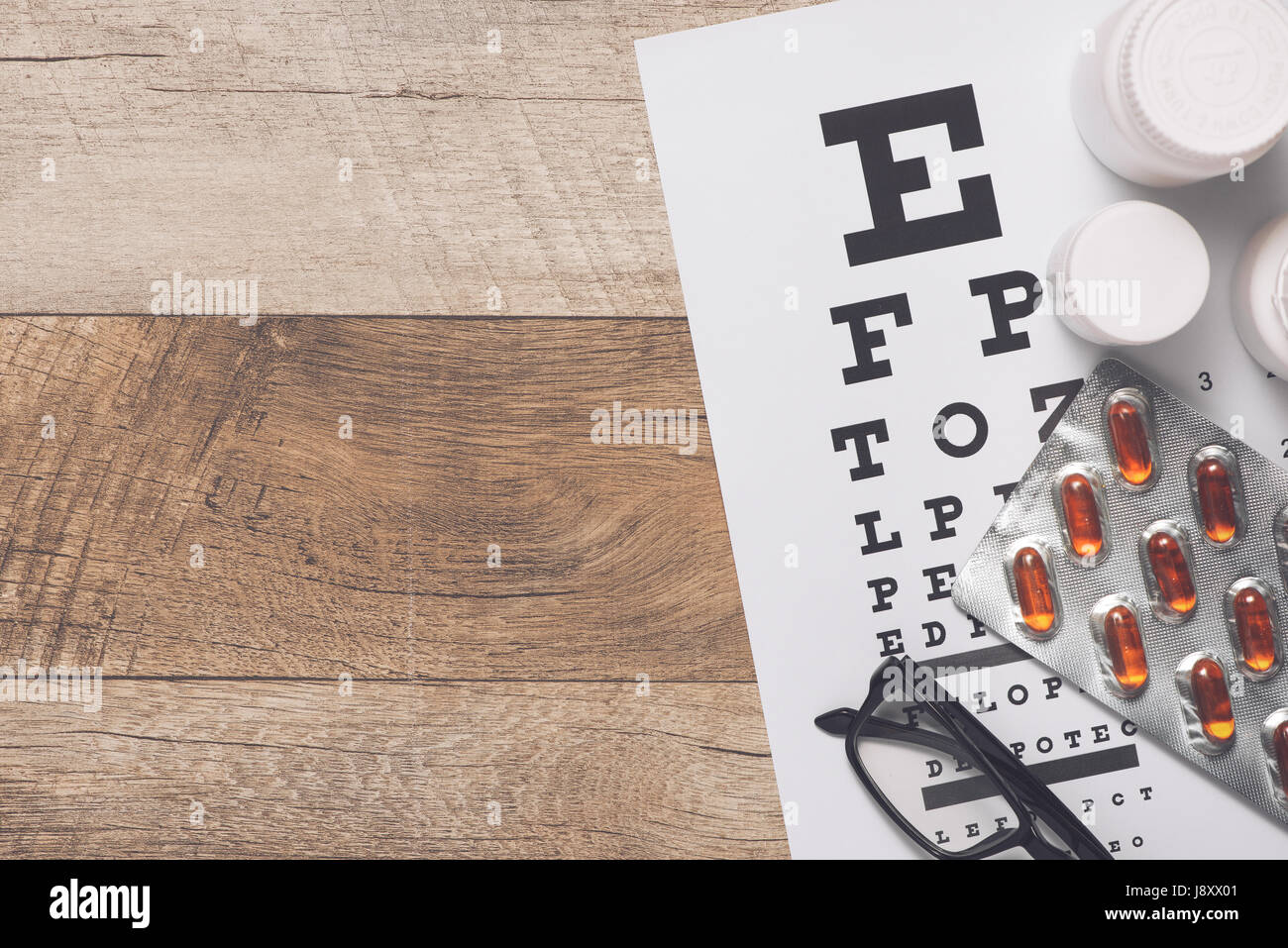 Healthy eyes. Eye chart and medicine Stock Photo - Alamy