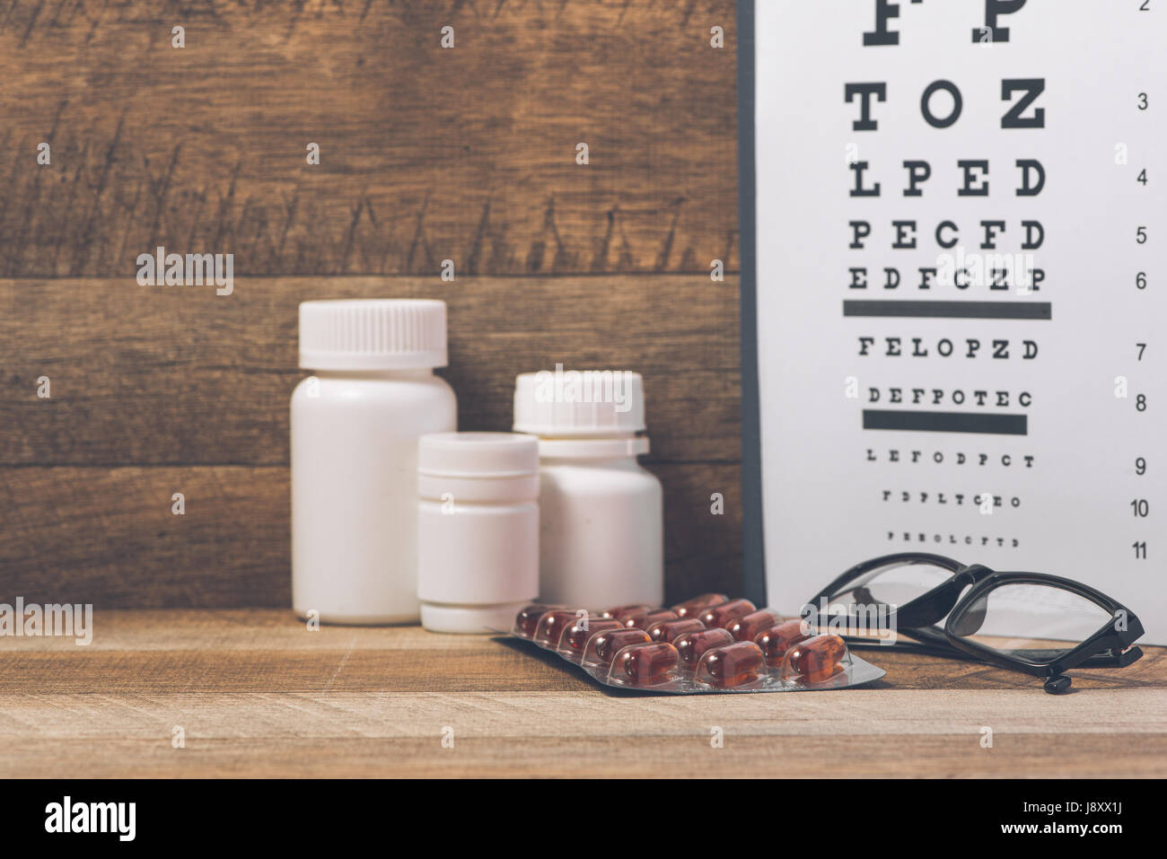 Healthy eyes. Eye chart and medicine Stock Photo - Alamy