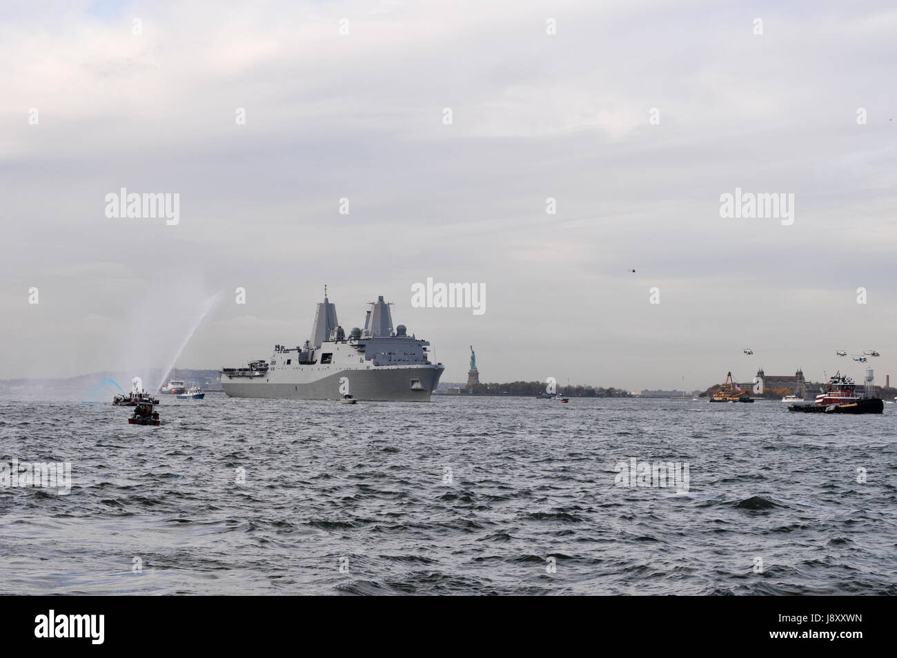 Uss new york lpd 21 hi-res stock photography and images - Alamy