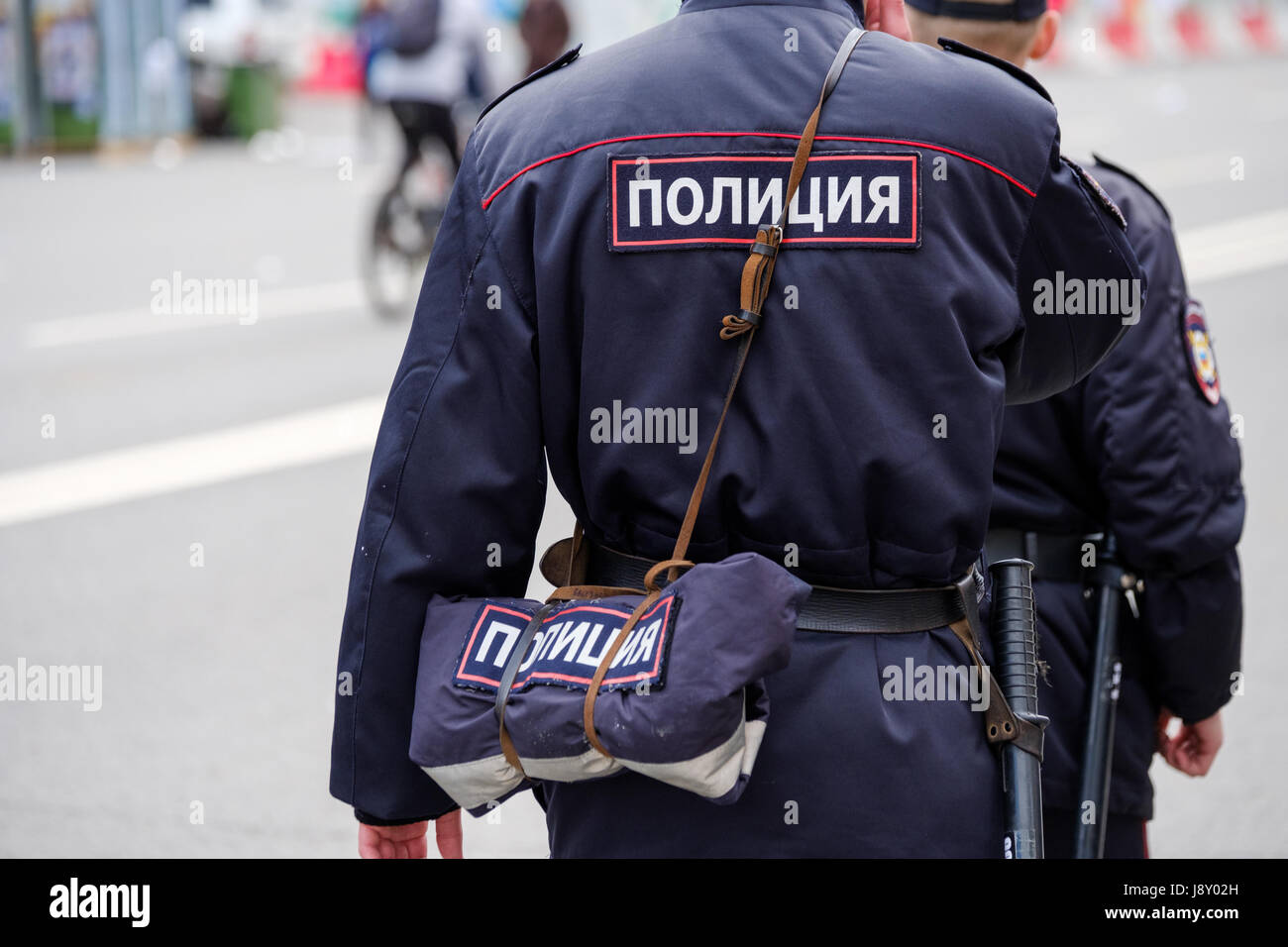 Policeman in uniform, rear view Stock Photo - Alamy