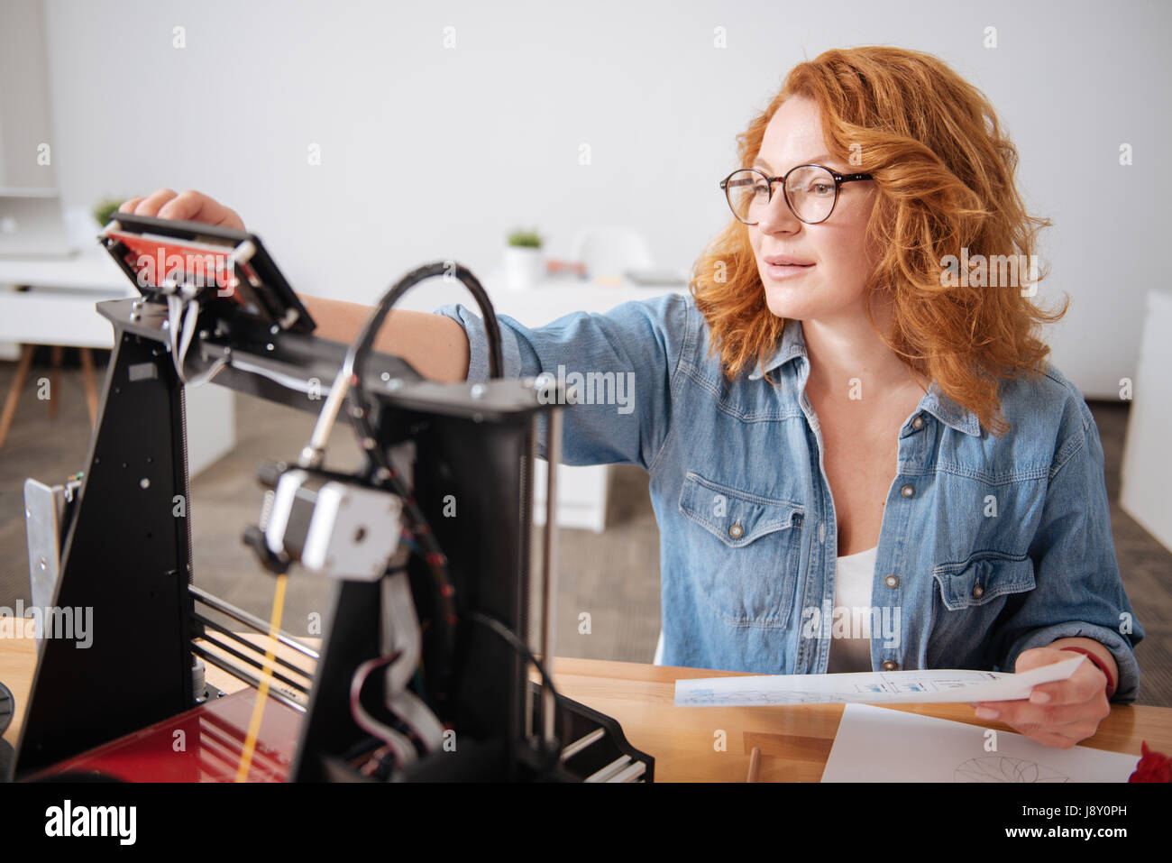 Mechanism 3d printer working on hi-res stock photography and images - Alamy
