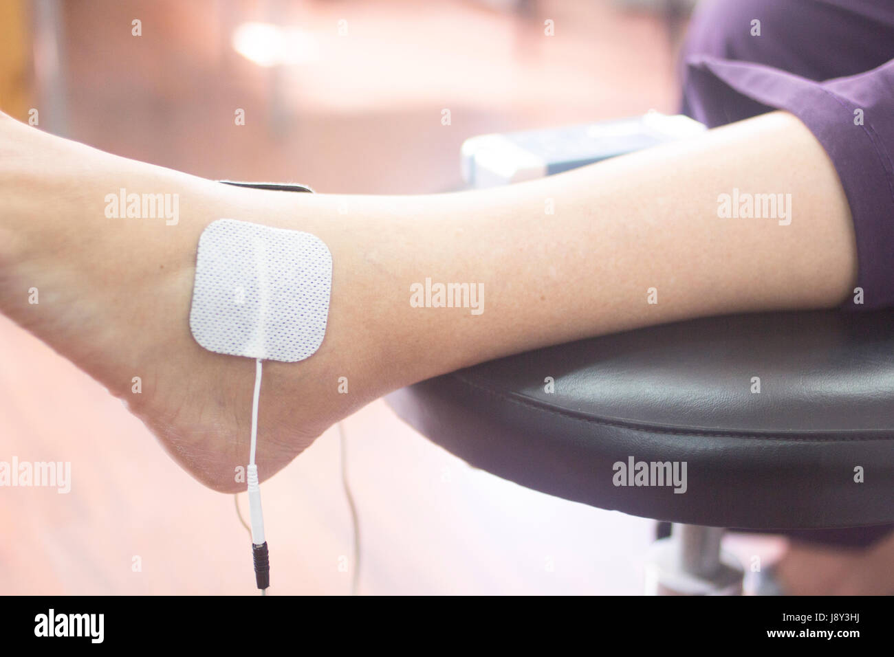 Physical therapy mecical clinic physiotherapy electrical impulse shock ...