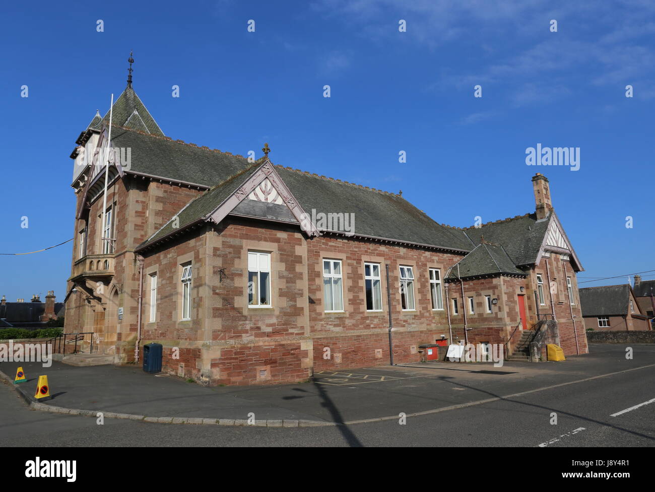 Scotland perthshire street scene town hi-res stock photography and ...