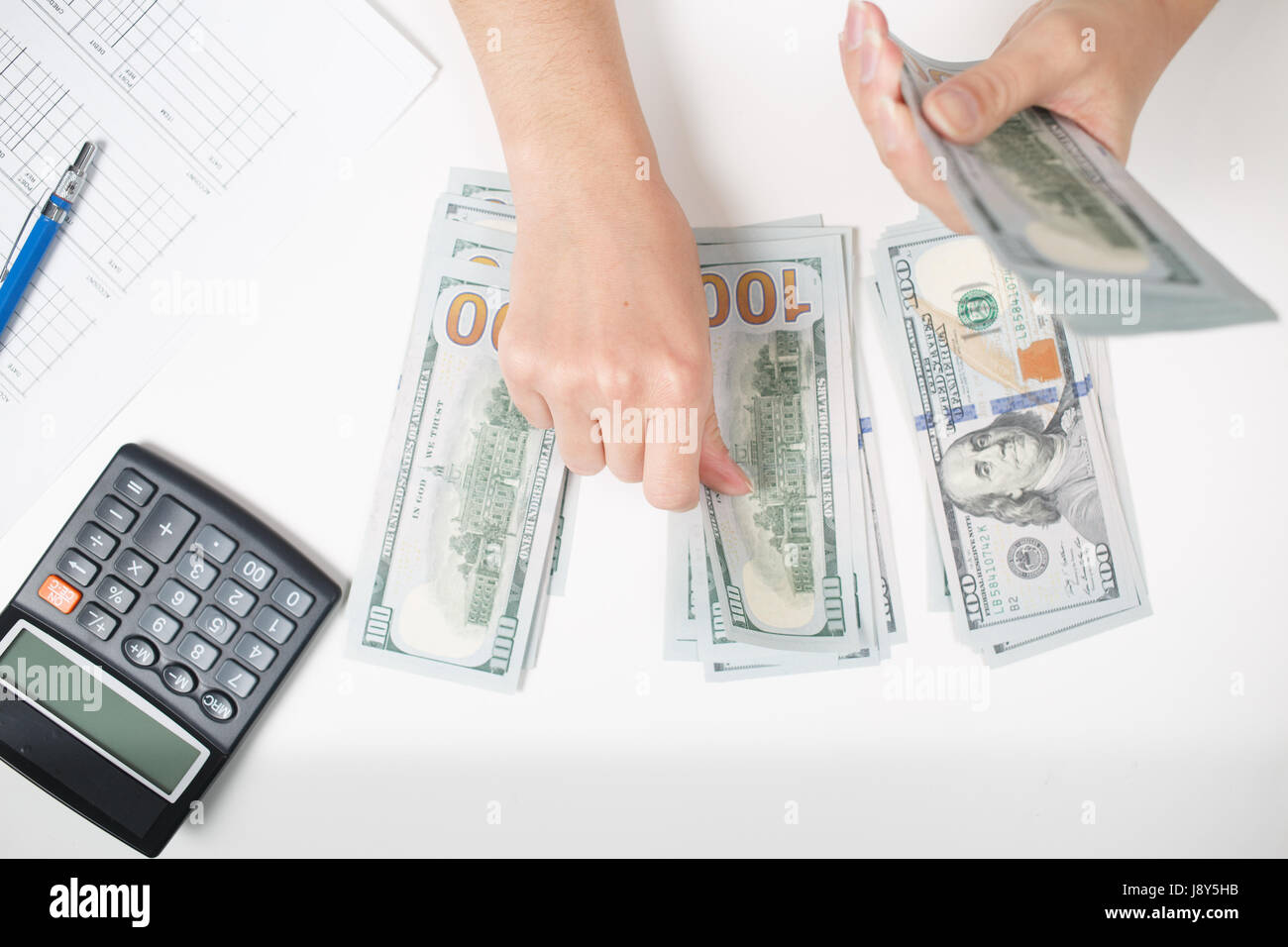 hand count the money Stock Photo - Alamy