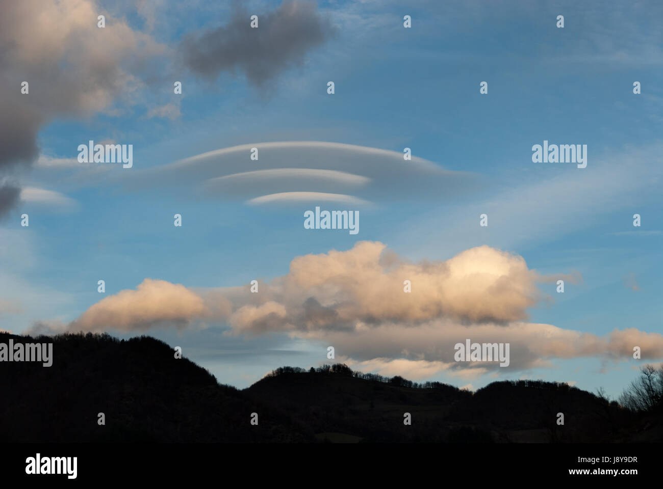 Lenticular shapes hi-res stock photography and images - Alamy