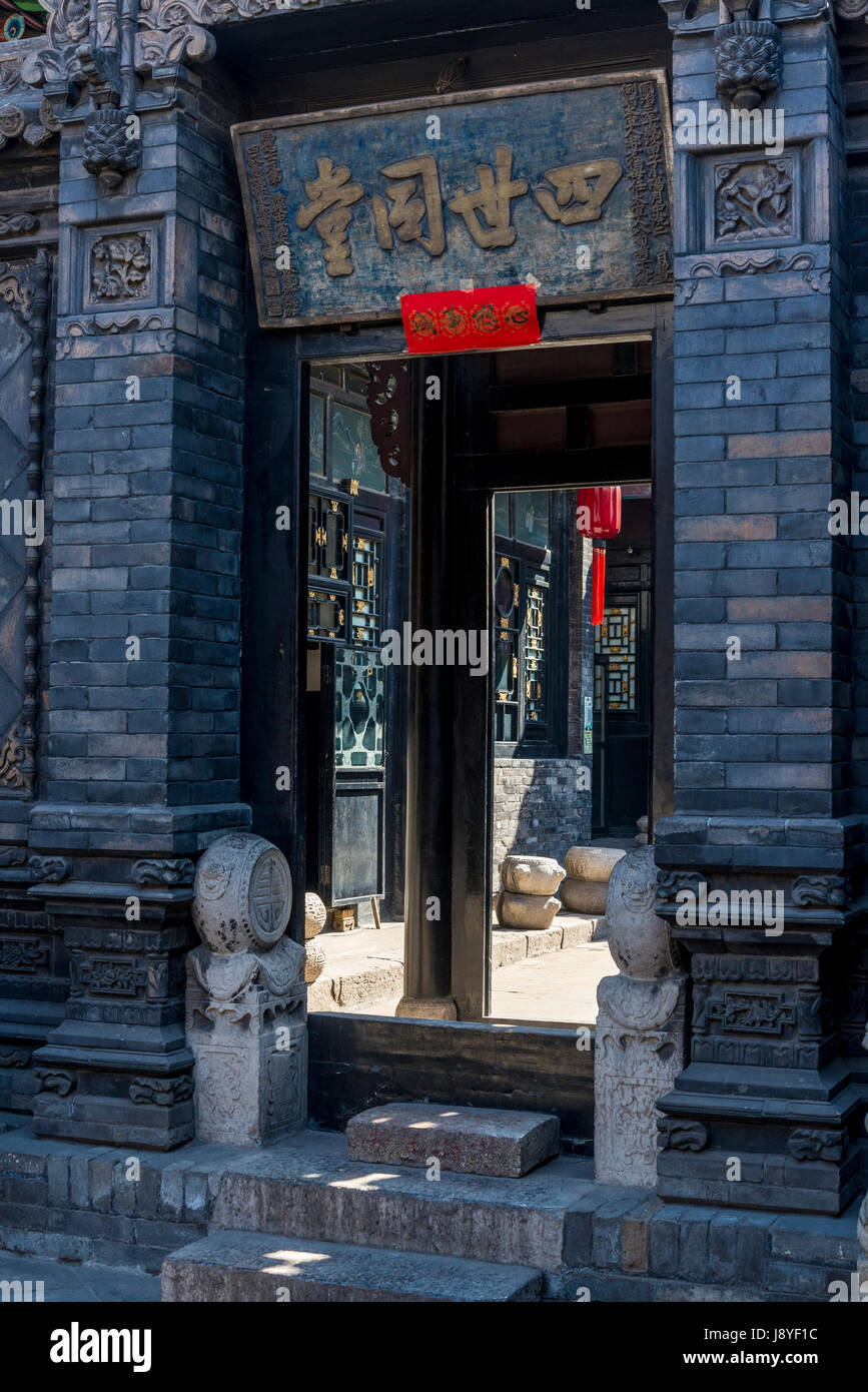 Chinese house courtyard people hi-res stock photography and images - Alamy