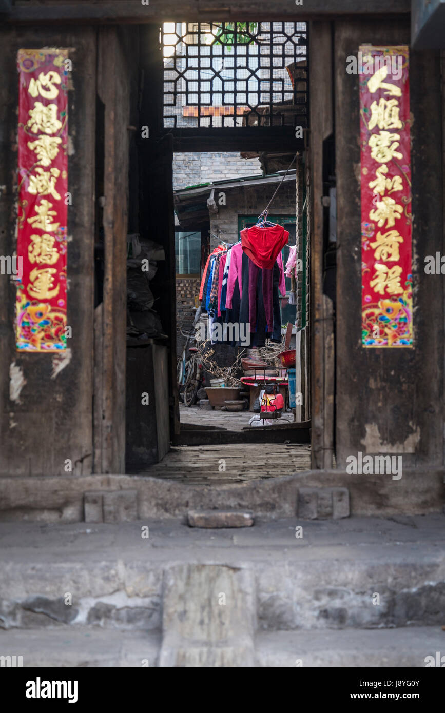 Washing line house exterior hi-res stock photography and images - Alamy