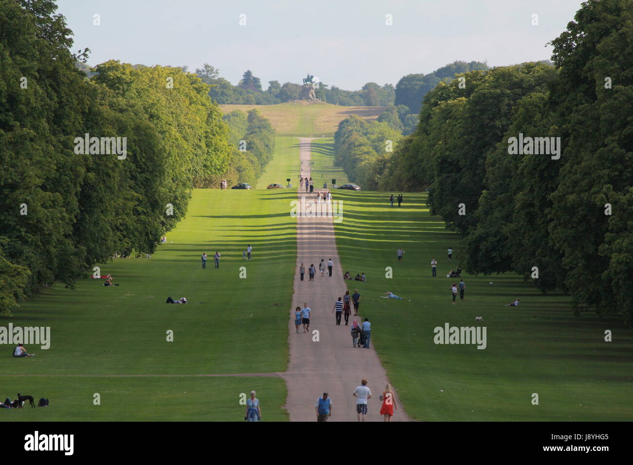 Windsor castle garden hi-res stock photography and images - Alamy