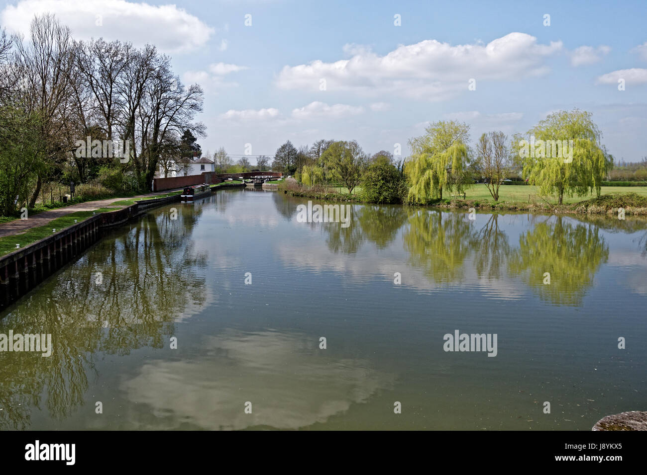 Lagoon at the bottom of Caen Hill flight of locks on Kennett and Avon ...