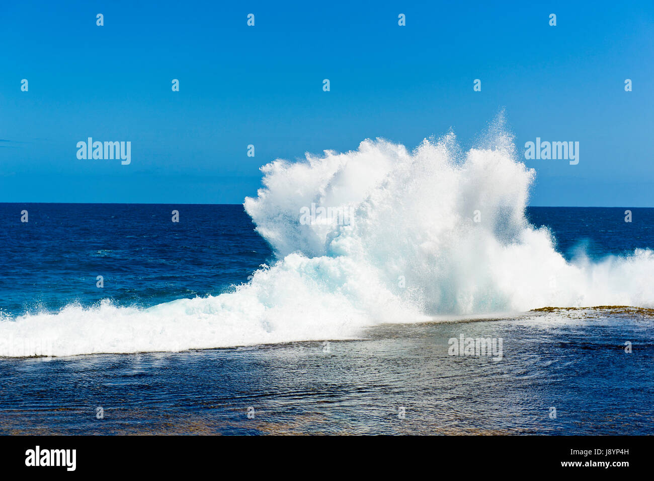 Wavefront hi-res stock photography and images - Alamy