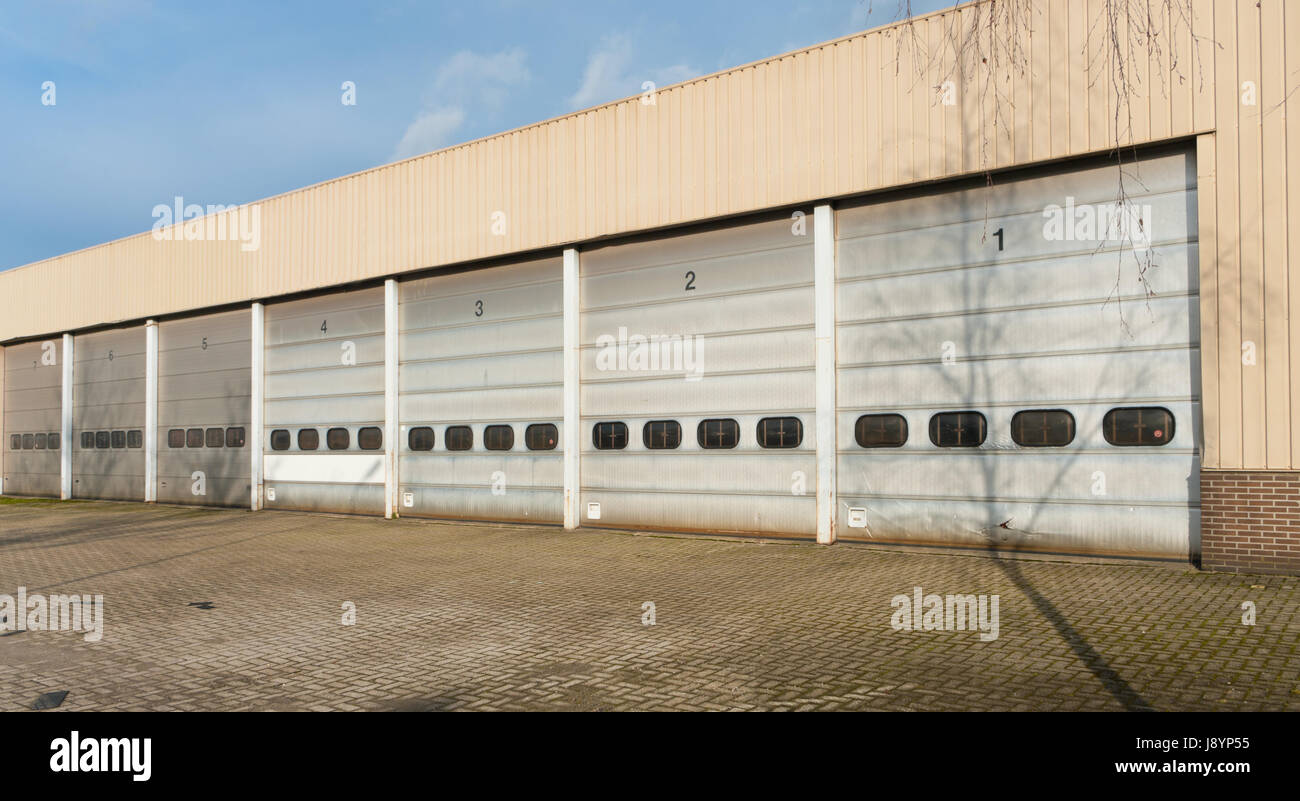 Old loading dock hi-res stock photography and images - Alamy