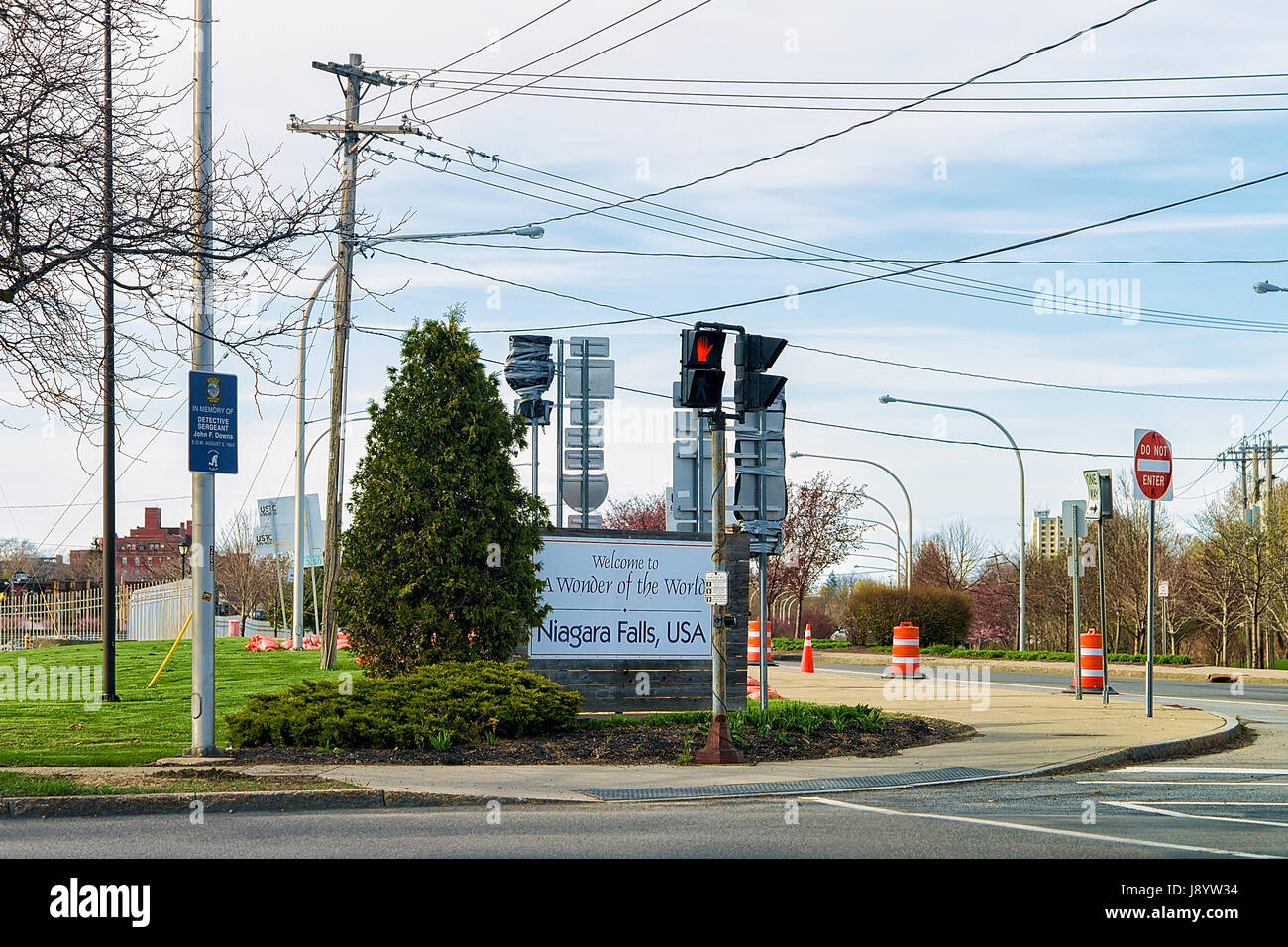 City of niagara falls welcome sign hi-res stock photography and images ...
