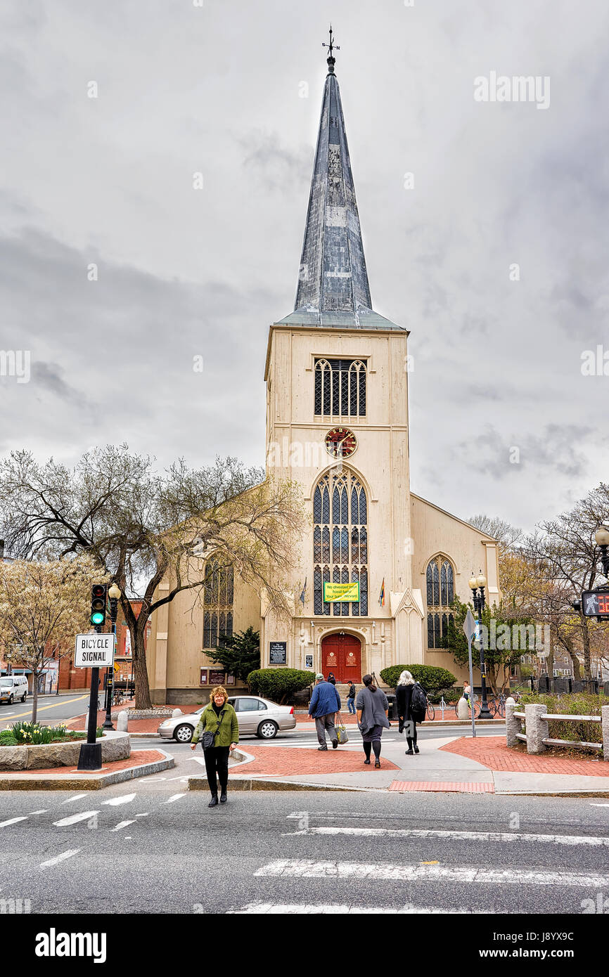 Cambridge, USA - April 29, 2015: First Parish Church in Harvard Square ...