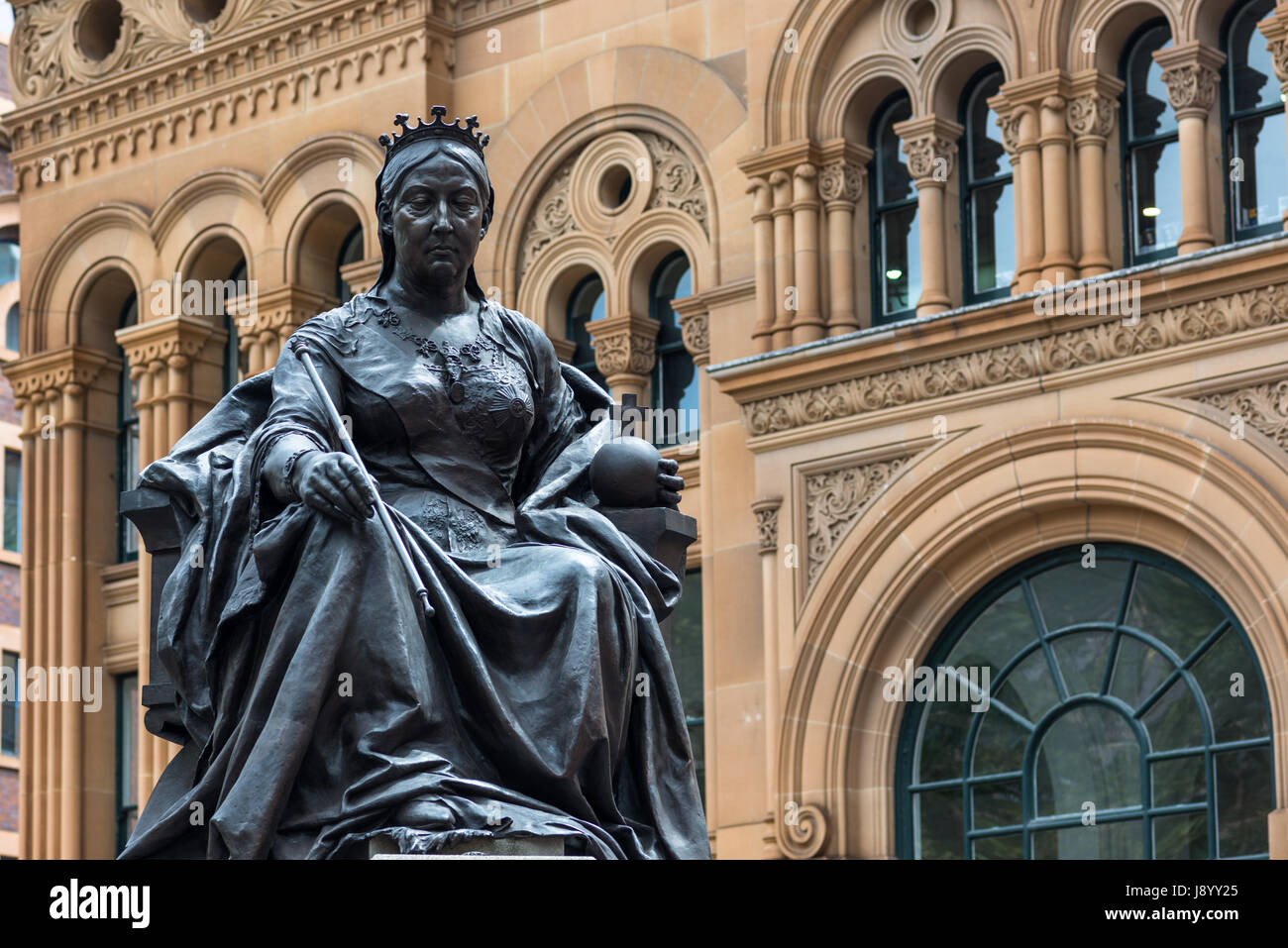 Sydney queen statue building hi-res stock photography and images - Alamy