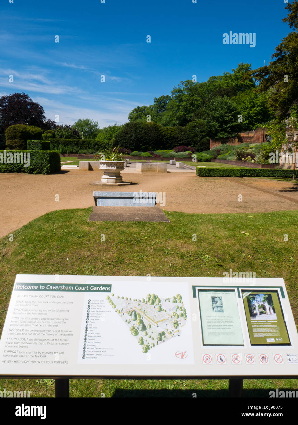 Caversham court ruins hi-res stock photography and images - Alamy