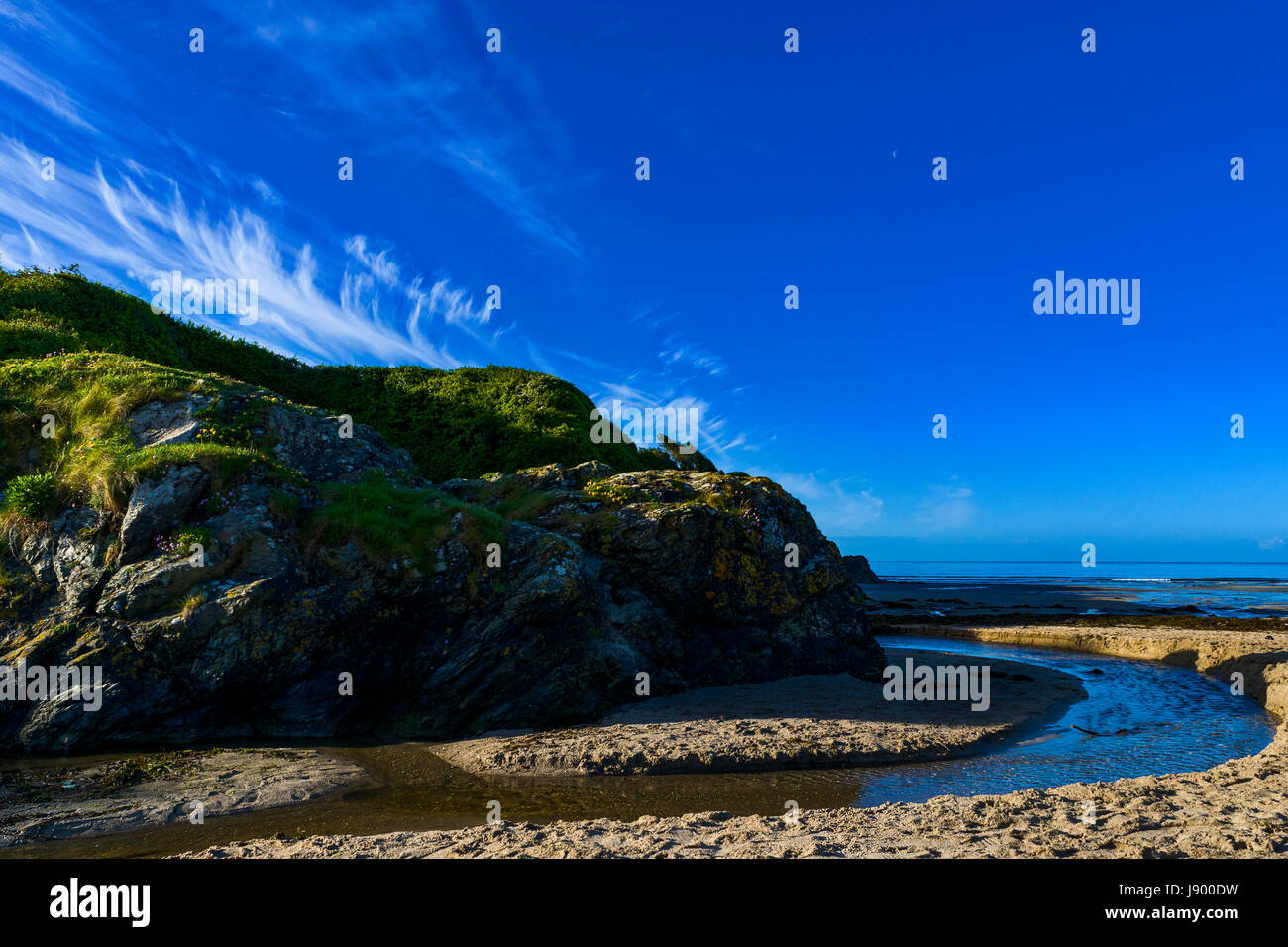 The Eastern end of Par sands has high cliff sides and a gentle stream ...