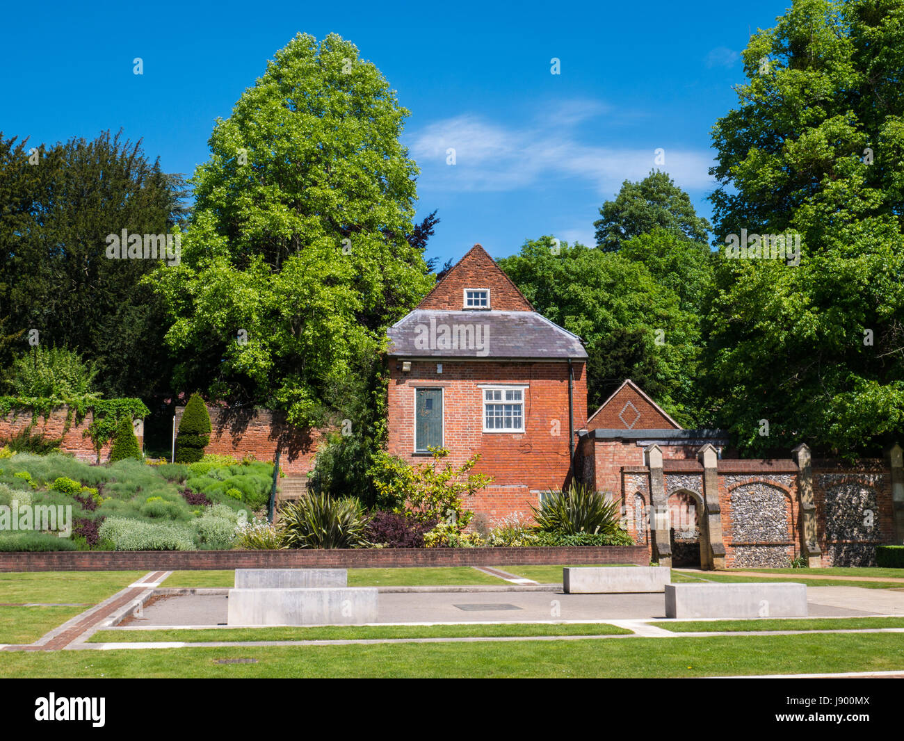 Medieval stable block hi-res stock photography and images - Alamy
