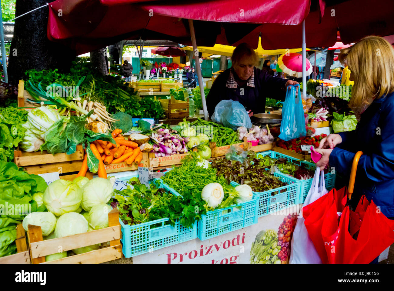 Fresh produce market hi-res stock photography and images - Alamy