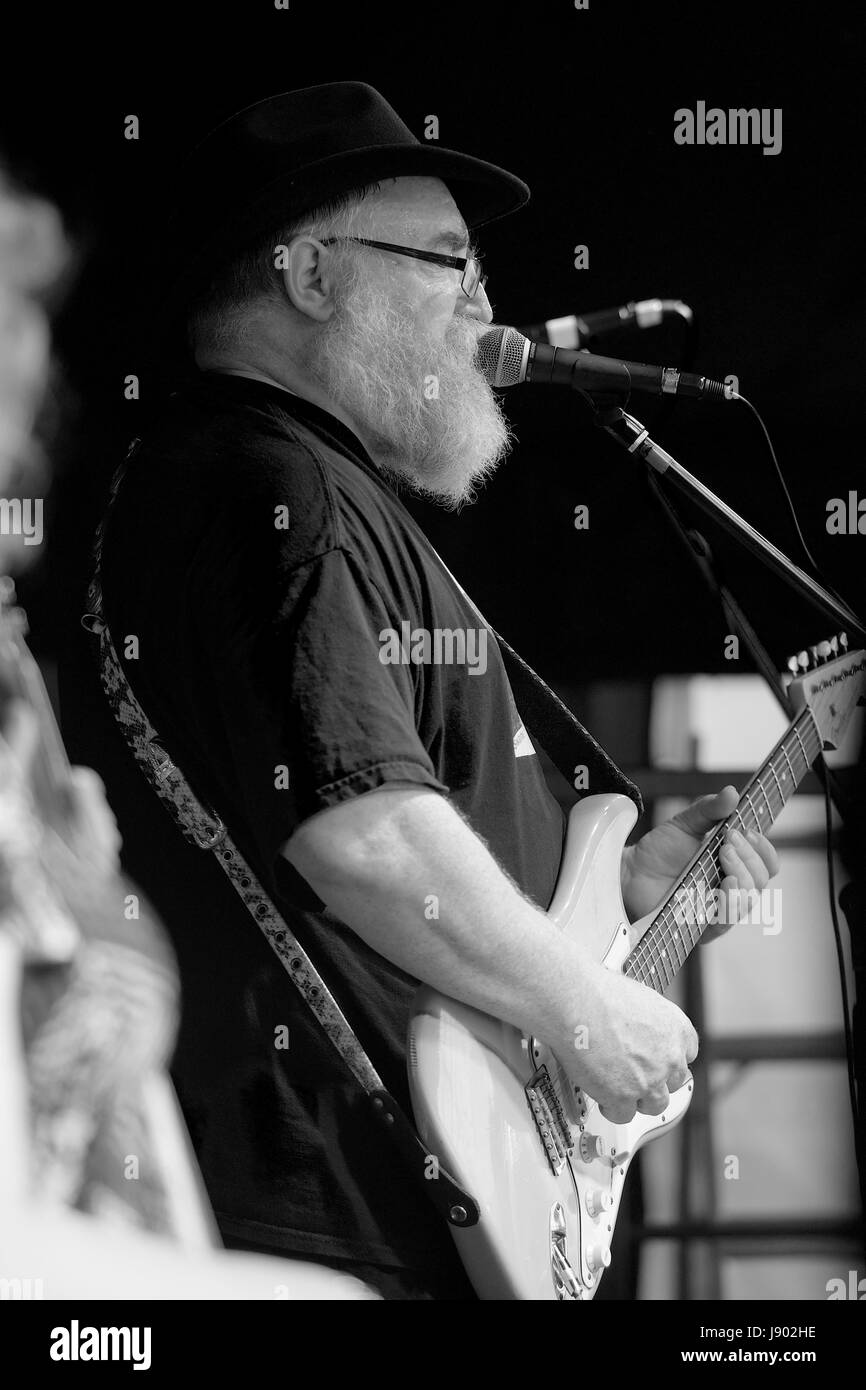 Riverside band hi-res stock photography and images - Alamy