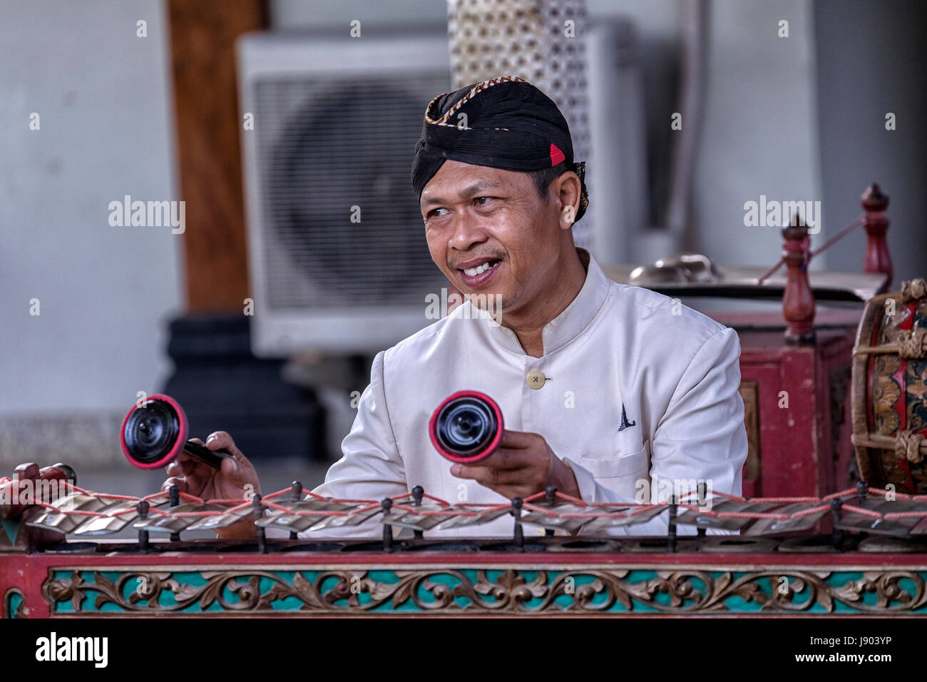 Java percussion instruments hi-res stock photography and images - Alamy
