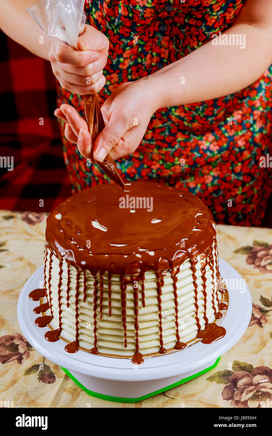 Cake covered in icing sugar hi-res stock photography and images - Alamy