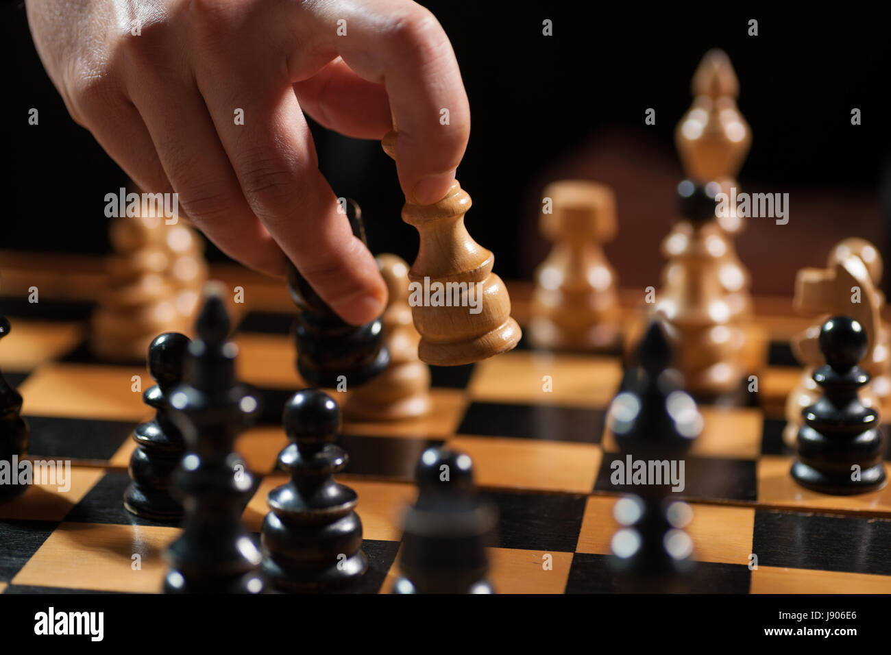 Move in chess hi-res stock photography and images - Alamy