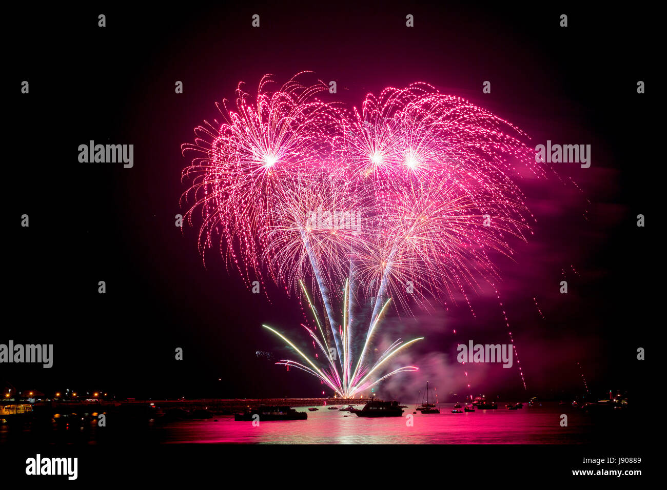 Stunning fireworks over the water from the British Firework ...