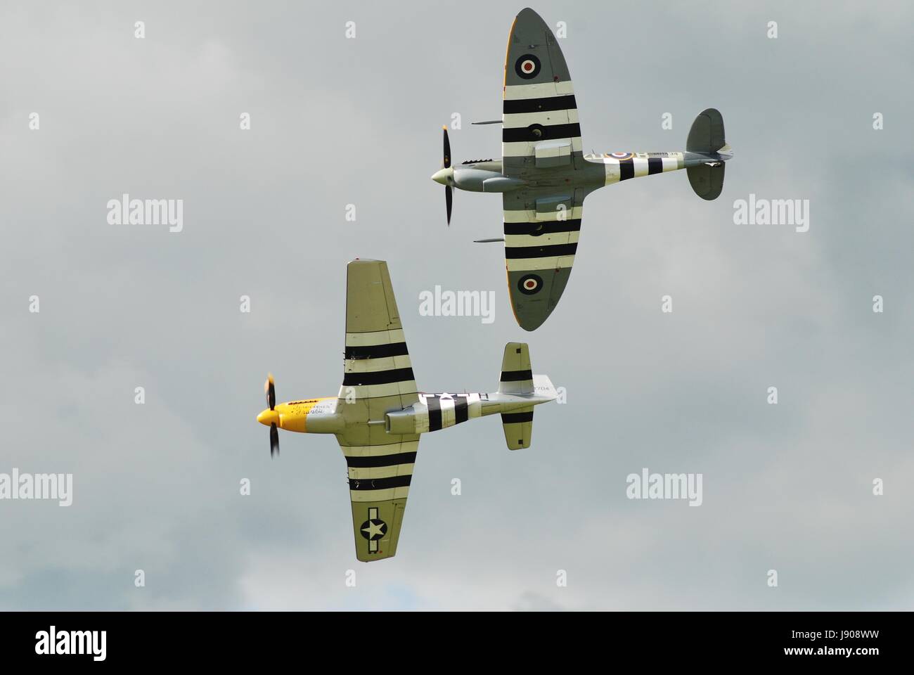 Spitfire fighter MH434 and P-51D Mustang Ferocious Frankie perform at ...