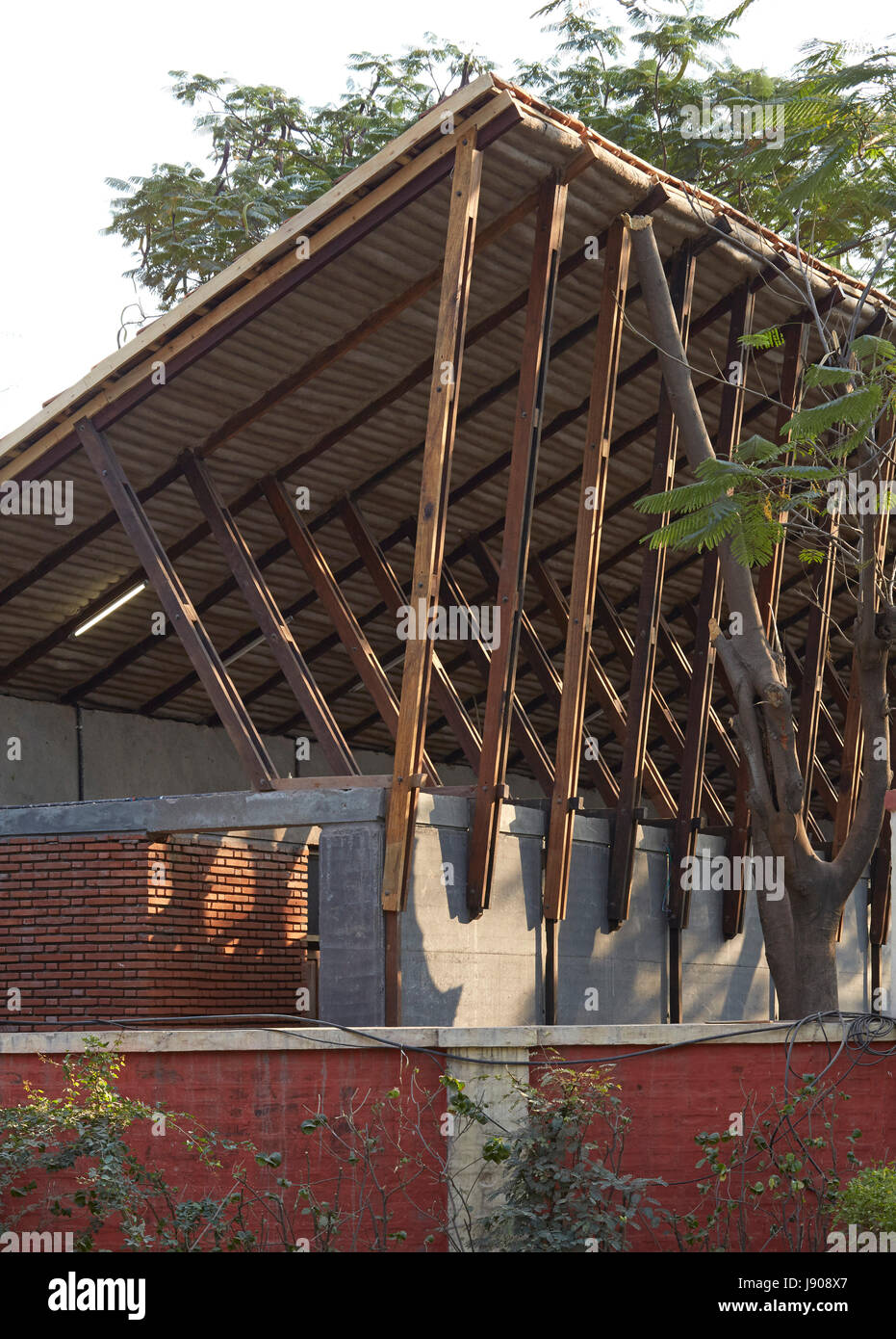 Structural roof hi-res stock photography and images - Alamy