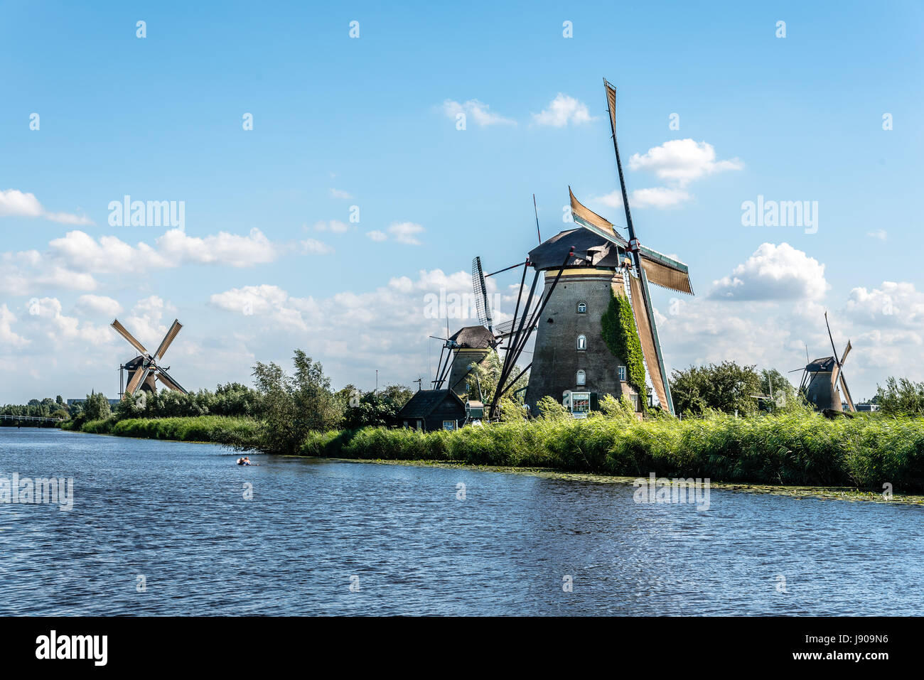 Beautiful dutch windmill landscape at Kinderdijk in the Netherlands a ...