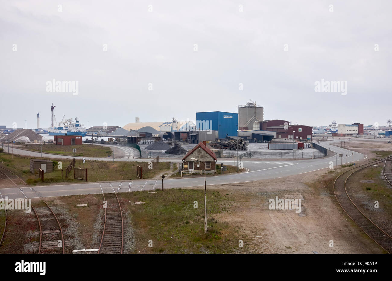 Petroleum oil storage silos refinery hi-res stock photography and ...