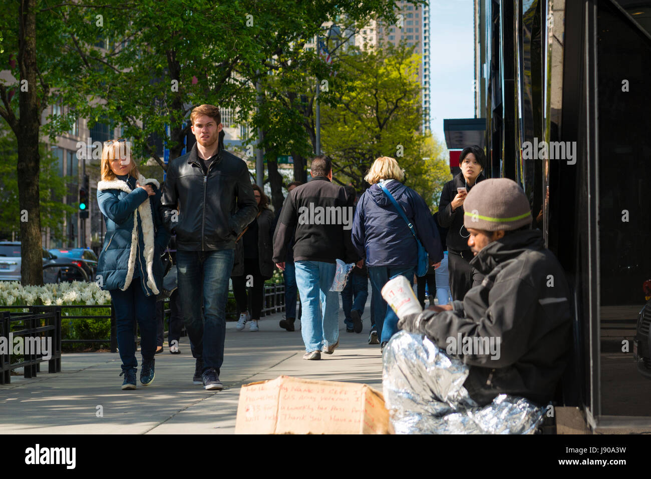 Chicago illinois homeless street hi-res stock photography and images ...